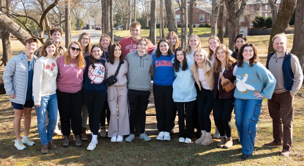 Students Depart for Semester in U.K. - Lee University