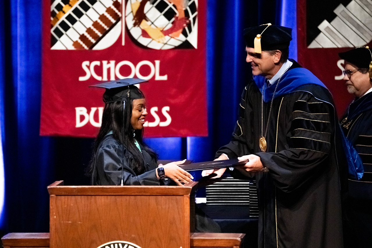 Hayes Challenges Grads at Saturday’s Commencement - Lee University