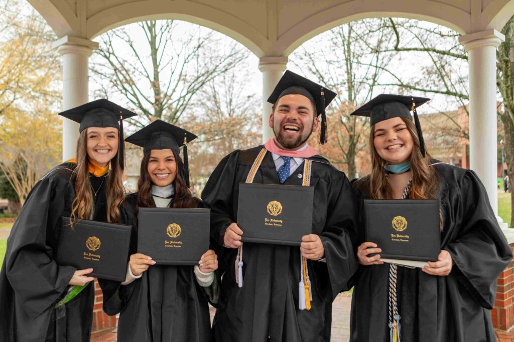 Esmerelda Lee Challenges Grads at Saturday Ceremony - Lee University