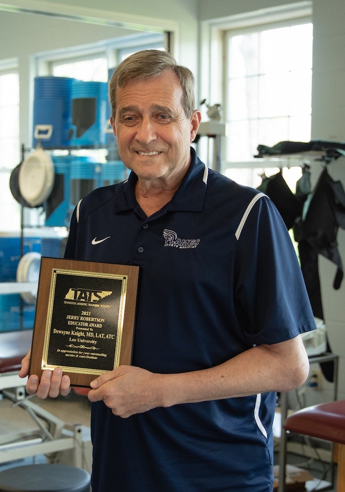 Knight Receives TATS Award - Lee University