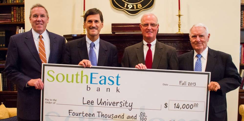 SouthEast Bank Awards Scholarships to Students - Lee University