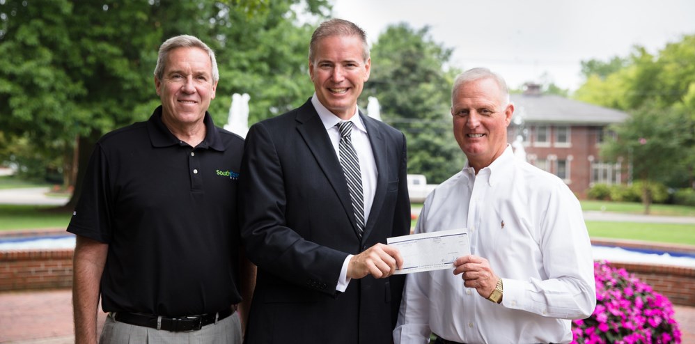 Crisp, Smith and Stott Receive SouthEast Bank Scholarships - Lee University