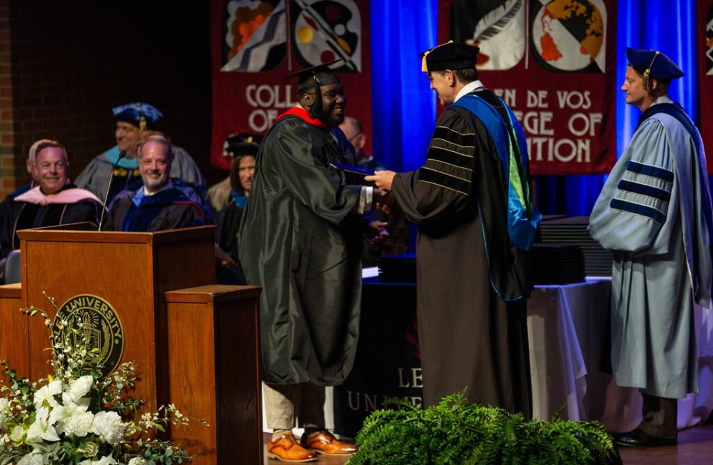 Hampton Encourages Graduates at Saturday's Commencement - Lee University