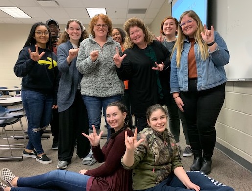 Students Establish ASL Club on Campus - Lee University