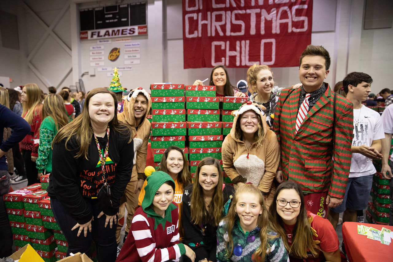Students Pack Boxes for Operation Christmas Child(1) - Lee University